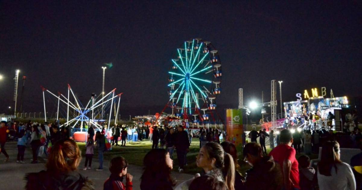 Grandes y chicos eligen el parque de diversiones para disfrutar en ...