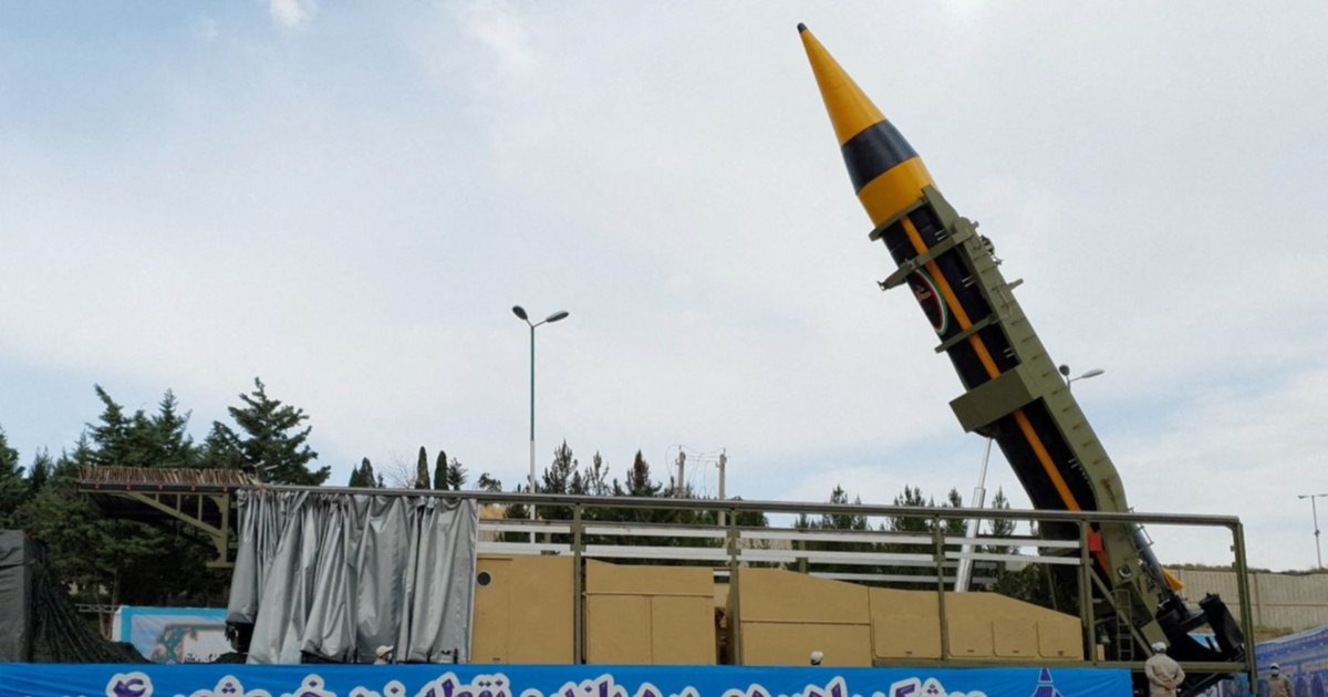 Irán Presentó Un Nuevo Misil Balístico De Gran Alcance Y Ojivas De 1 5