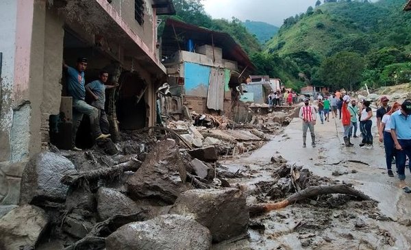 Al Menos 20 Muertos 17 Desaparecidos Y Miles De Damnificados Por